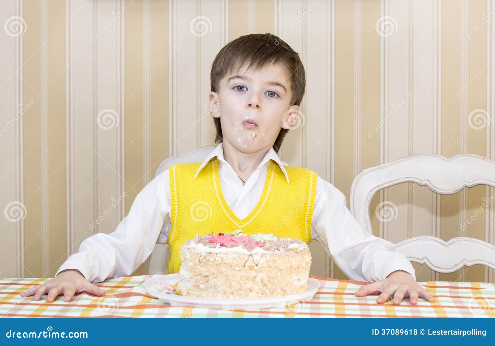 Kids eat cake stock photo. Image of happiness, girl, people - 37089618