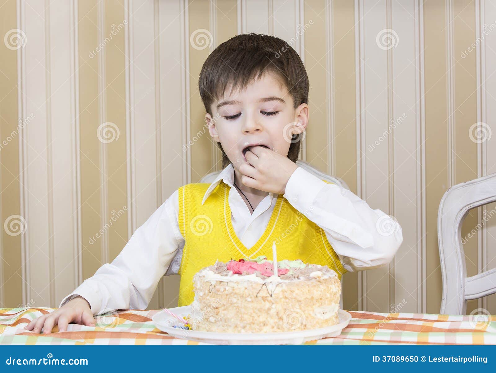 Kids eat cake stock photo. Image of meadow, friendship - 37089650