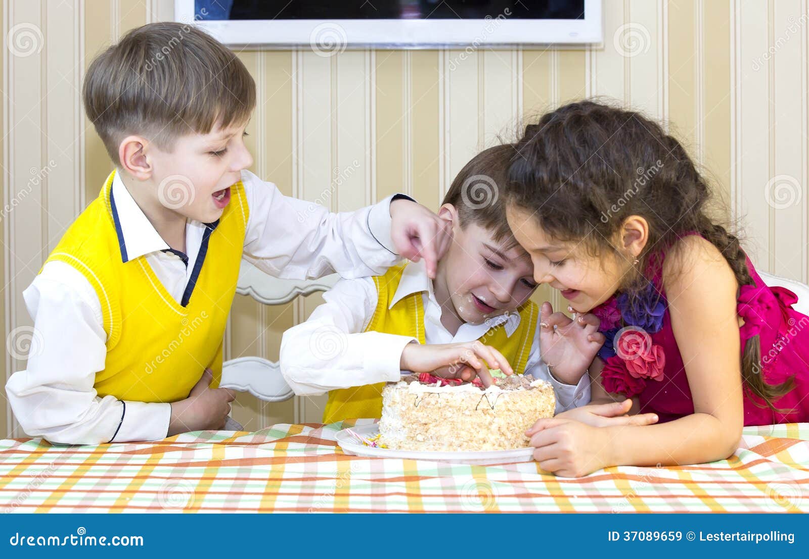 Kids eat cake stock image. Image of girl, group, garden - 37089659