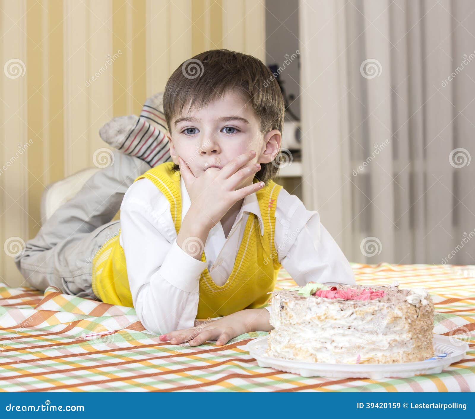 Kids eat cake stock image. Image of season, food, girl - 39420159