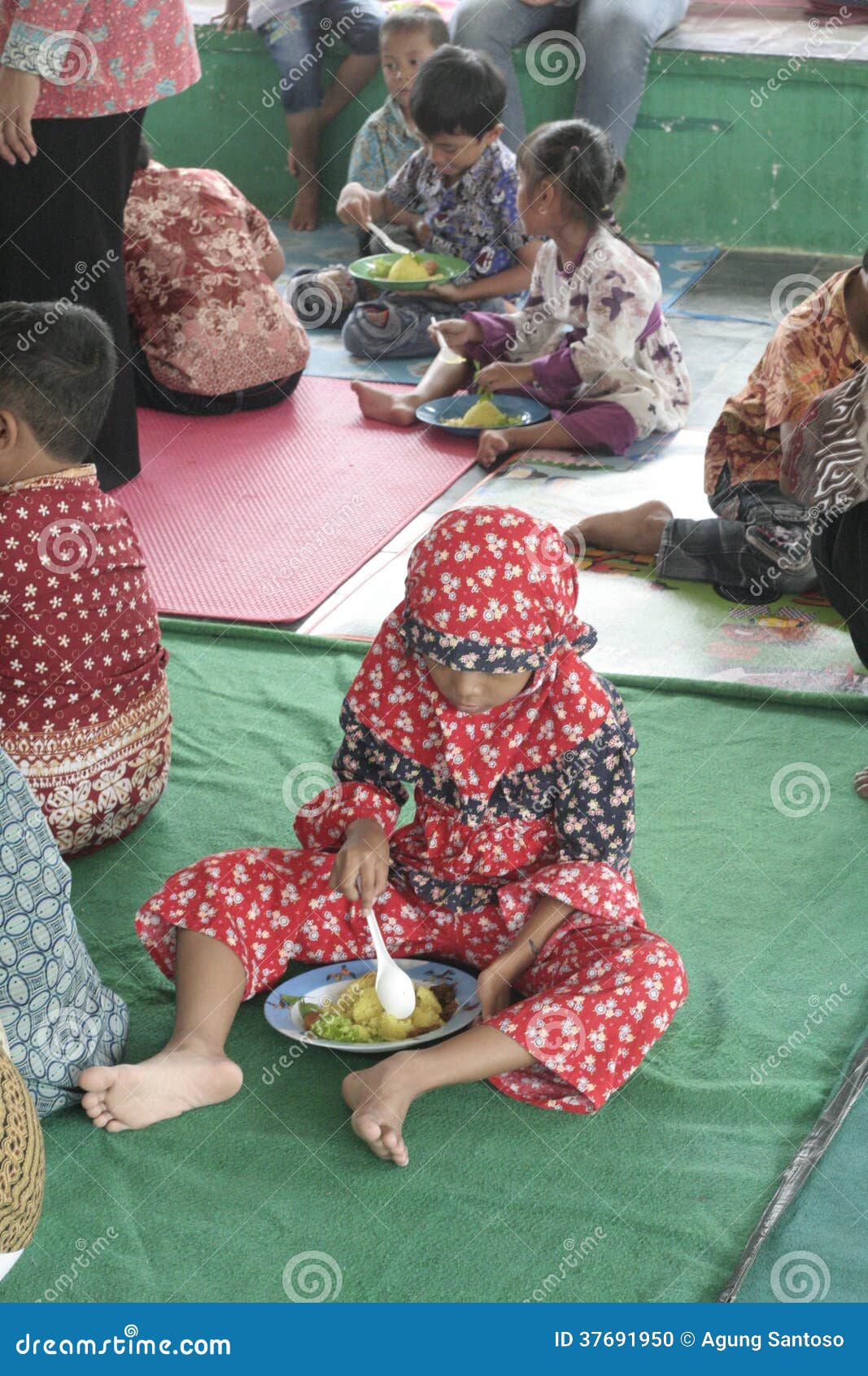 KIDS EAT RICE CELEBRATION DAY PRESS Editorial Image - Image of batik ...