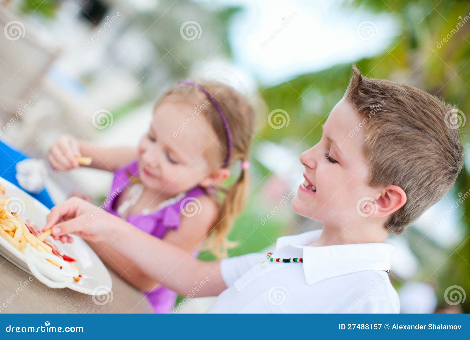 Kids eating lunch stock image. Image of child, delicious - 27488157