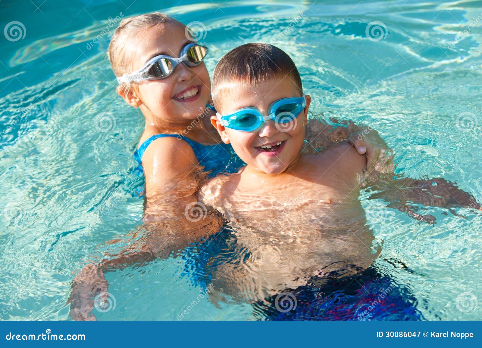 Kids Swimming In The Ocean Baths Swimming Pool At Forster, NSW ...