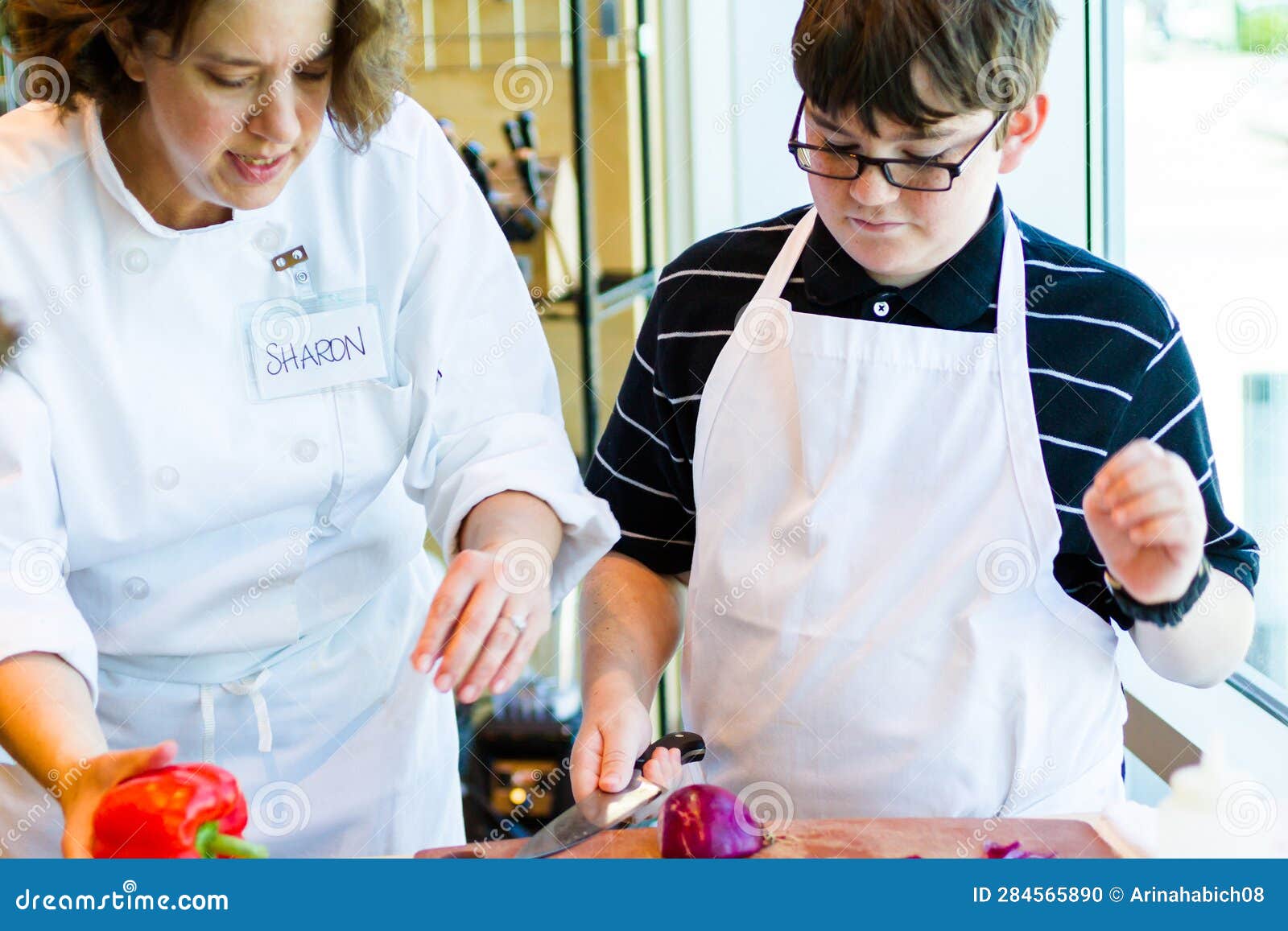 Cooking class editorial image. Image of learning, cook - 284565890