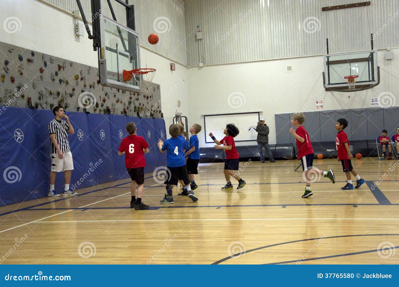 Kids Playing Basketball Match Editorial Image - Image of kids ...