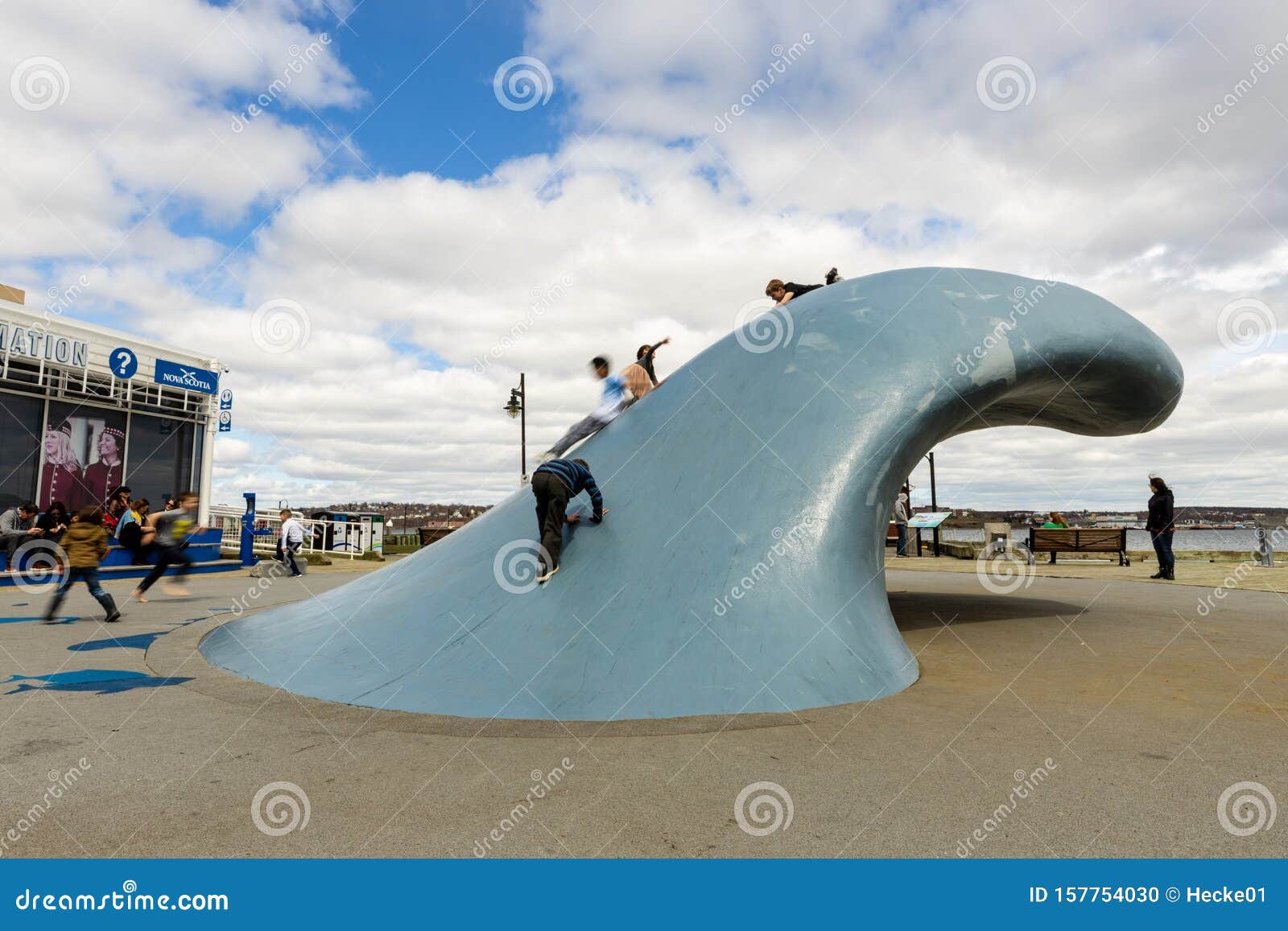 Kids are playing on a wave editorial image. Image of tourism - 157754030