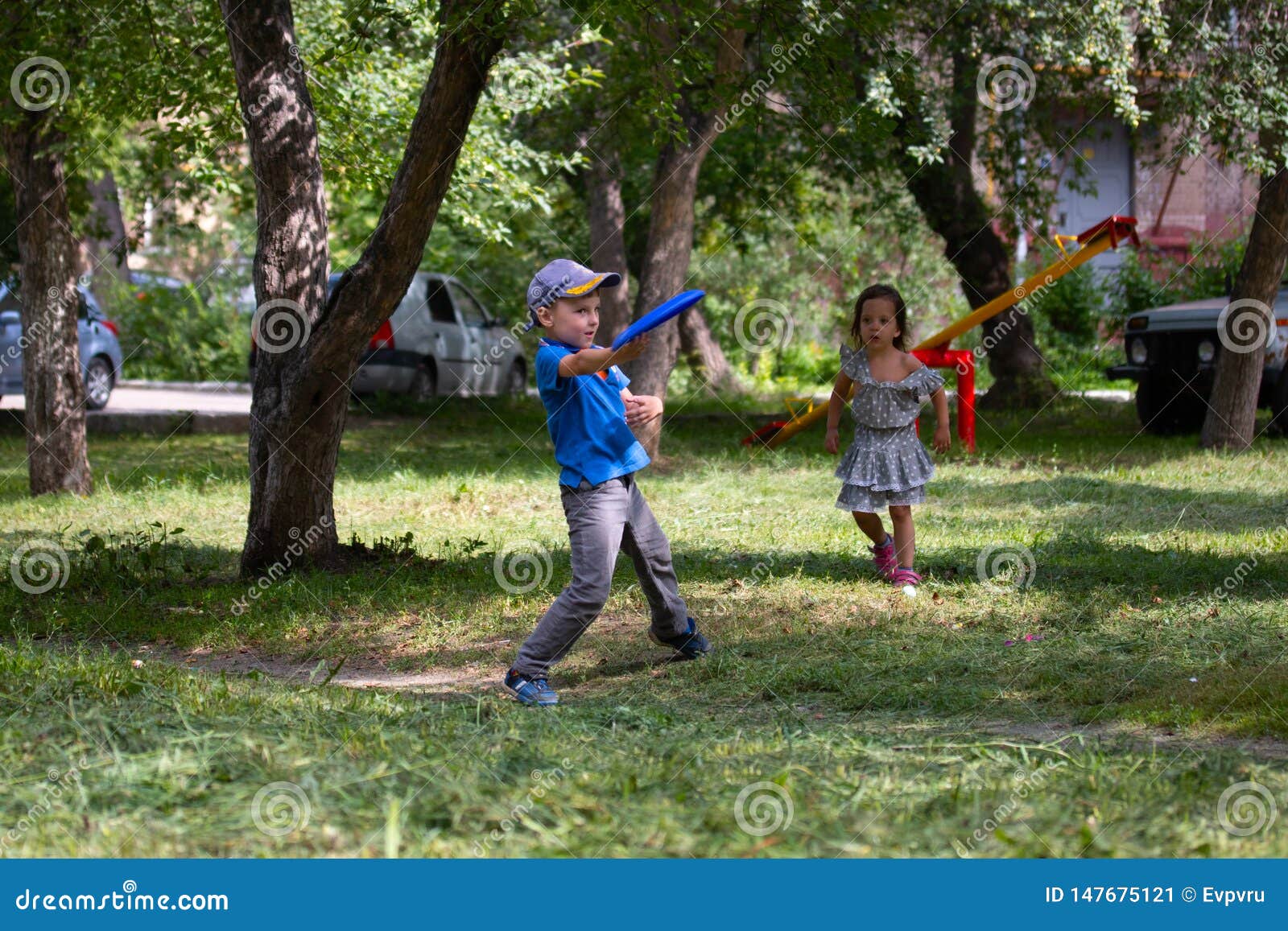 Kids Plays Tossing a Flying Disc Stock Image - Image of holiday ...