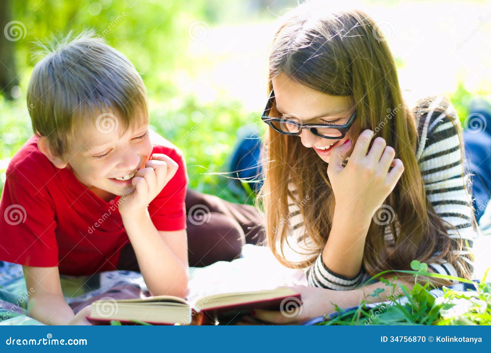 Little Kids Reading Together