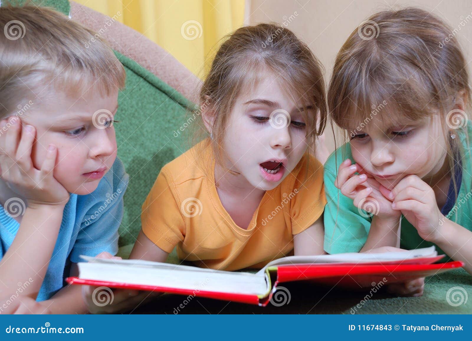Kids reading the same book stock image. Image of activity - 11674843
