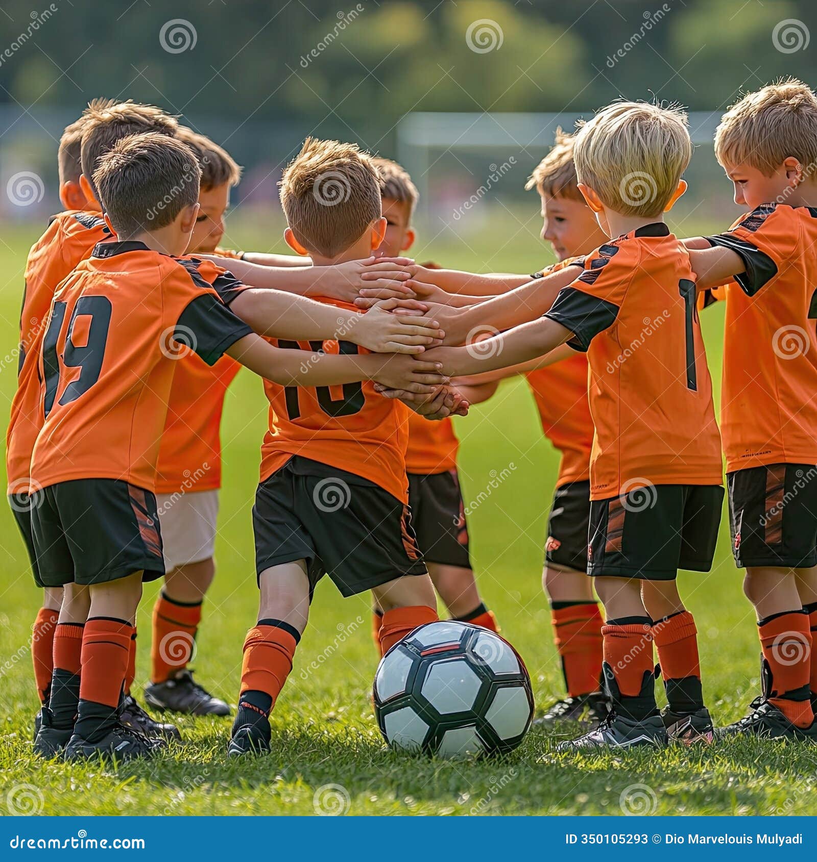 Kids Soccer Team Huddle stock illustration. Illustration of team ...