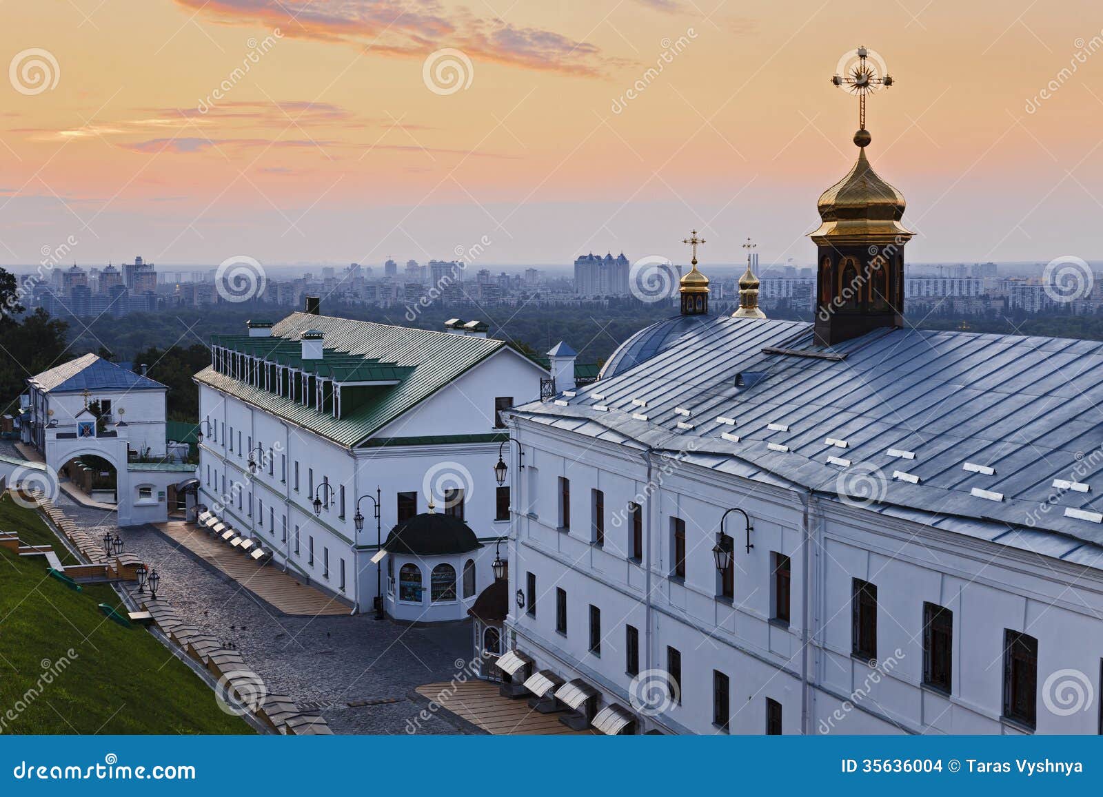 Kiev Lavra City Red Rise stock foto. Image of stad, christendom - 35636004