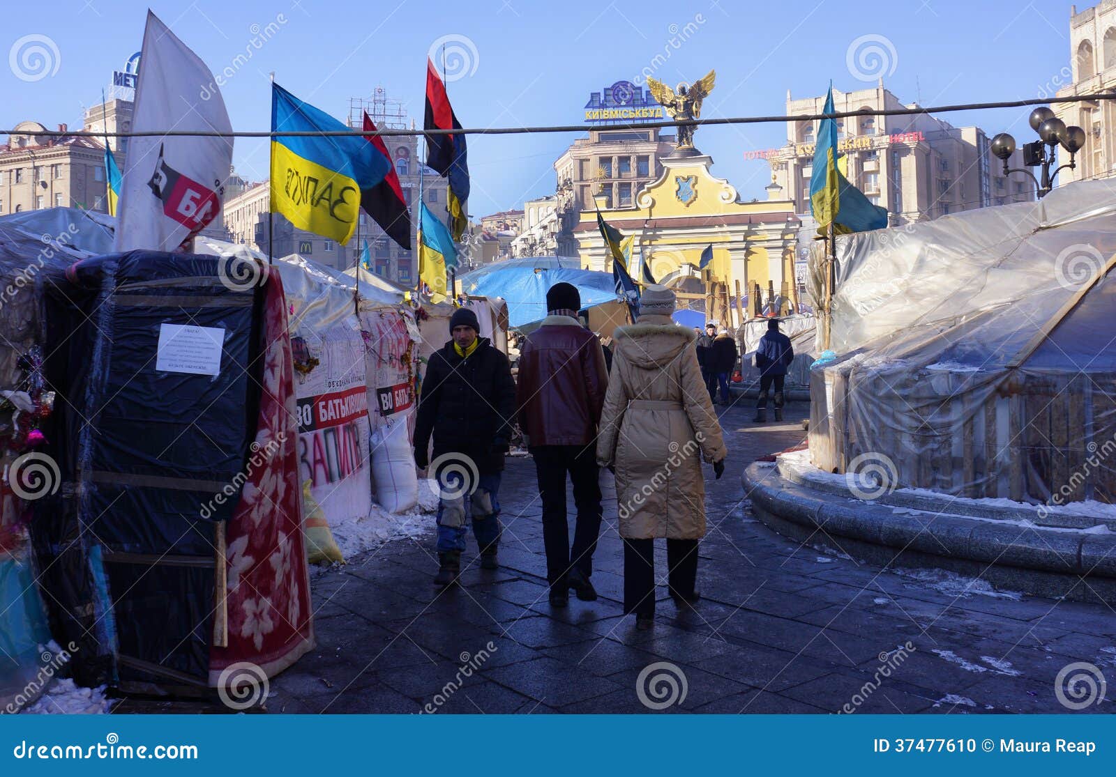 Kiev Protests 2014 editorial image. Image of crowd, encampment - 37477610