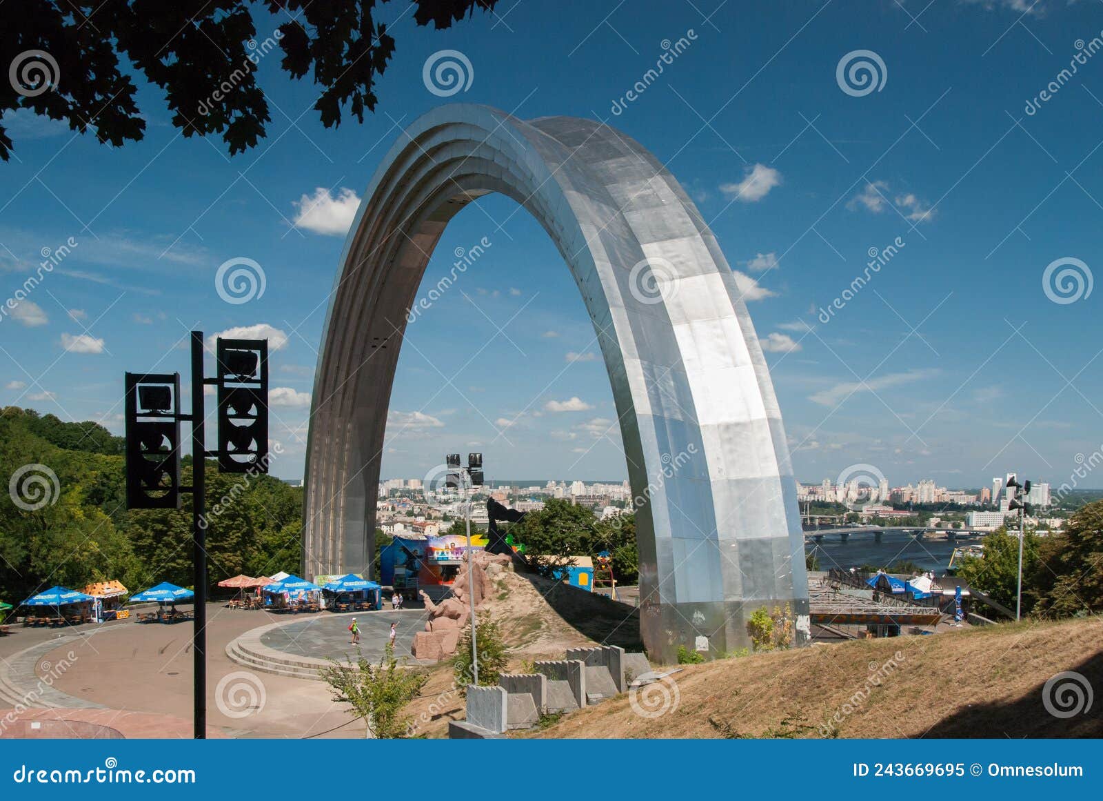 Friendship Arch in Kiev, Ukraine Editorial Image - Image of cityscape ...