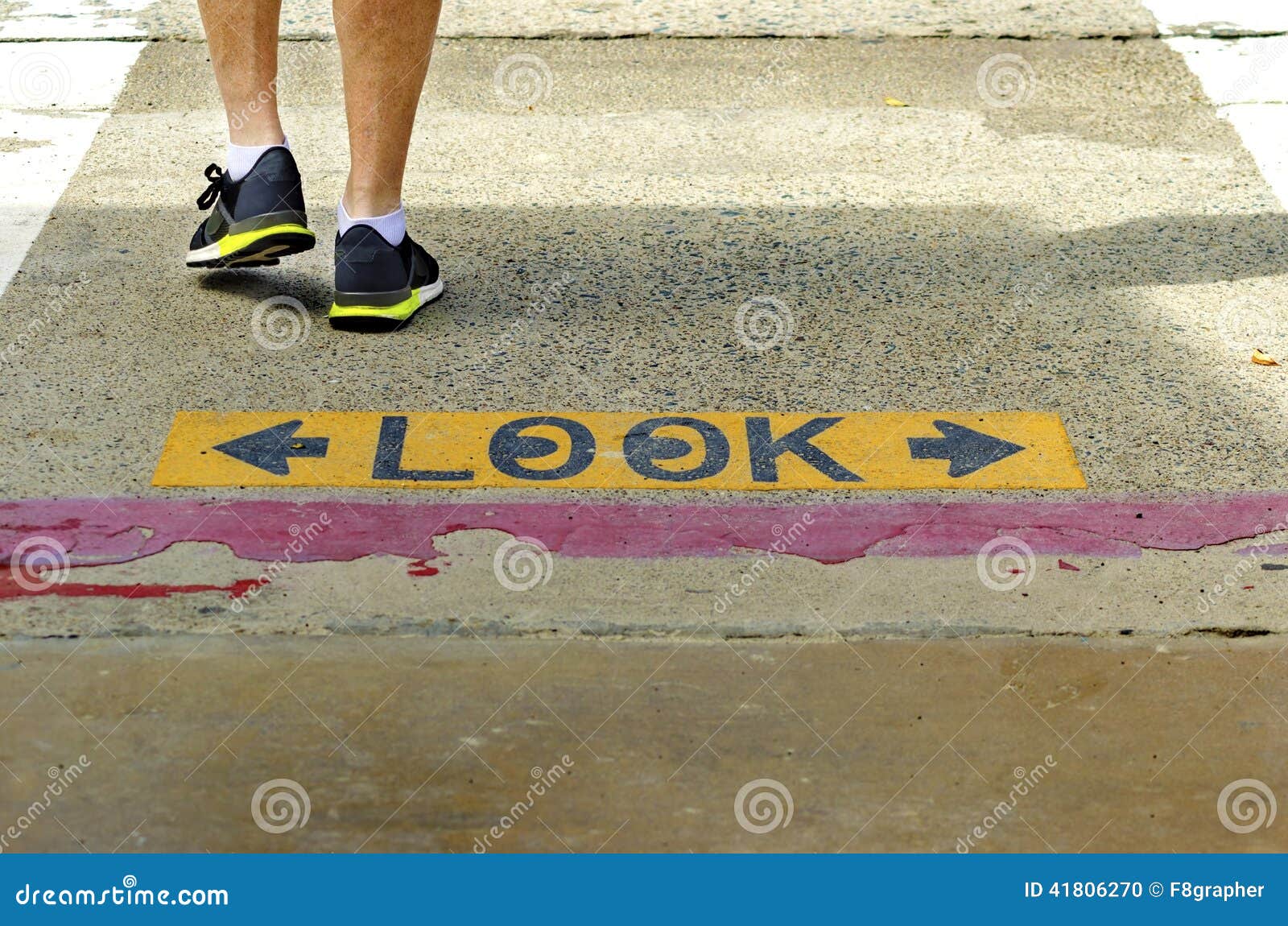 Kijk kruisend teken stock foto. Image of kruispunt, diego - 41806270