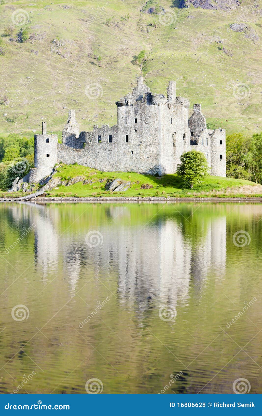 Kilchurn Castle stock photo. Image of traveling, highlands - 16806628