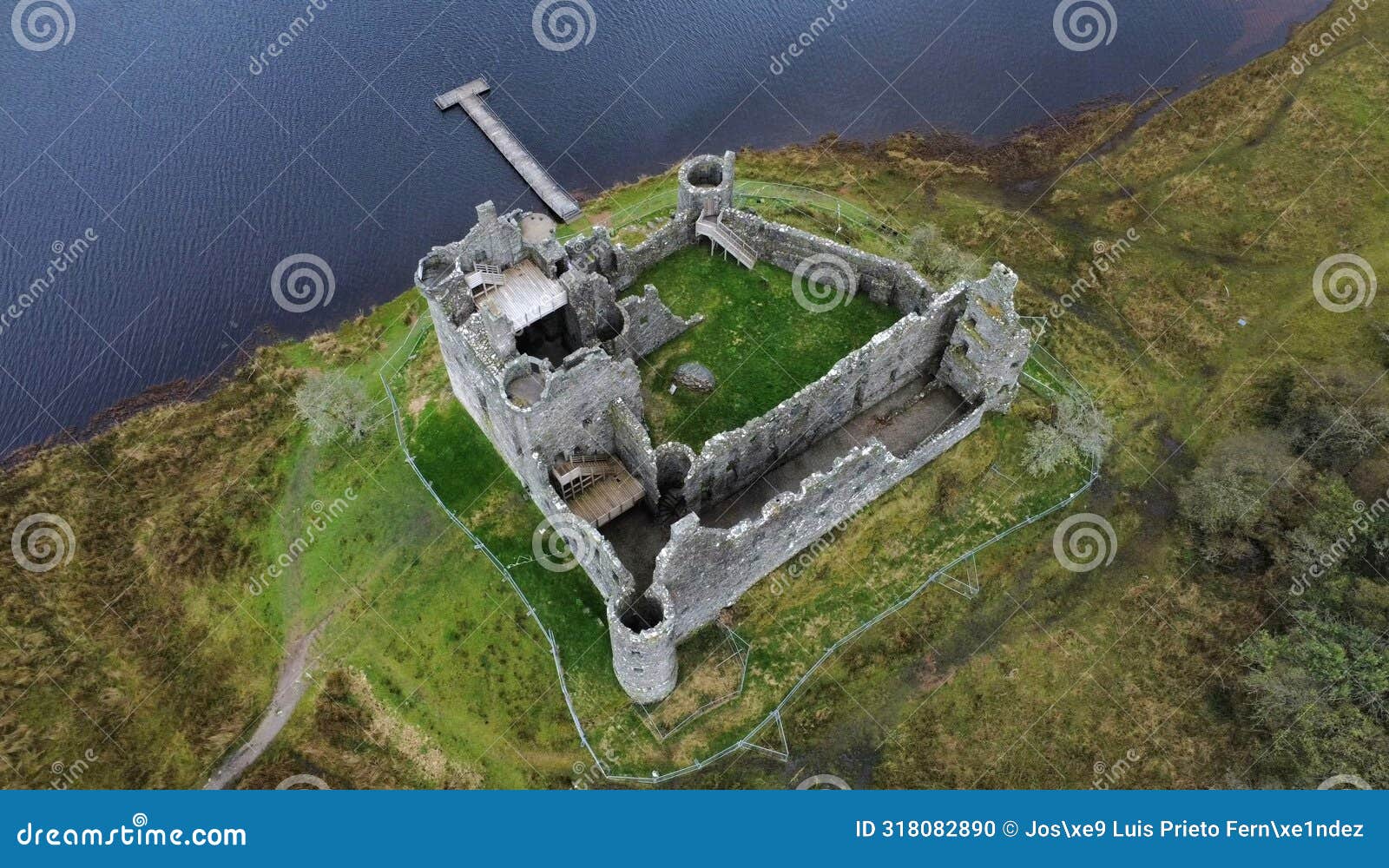 Kilchurn Castle Ruins in Scotland Stock Photo - Image of defensive ...
