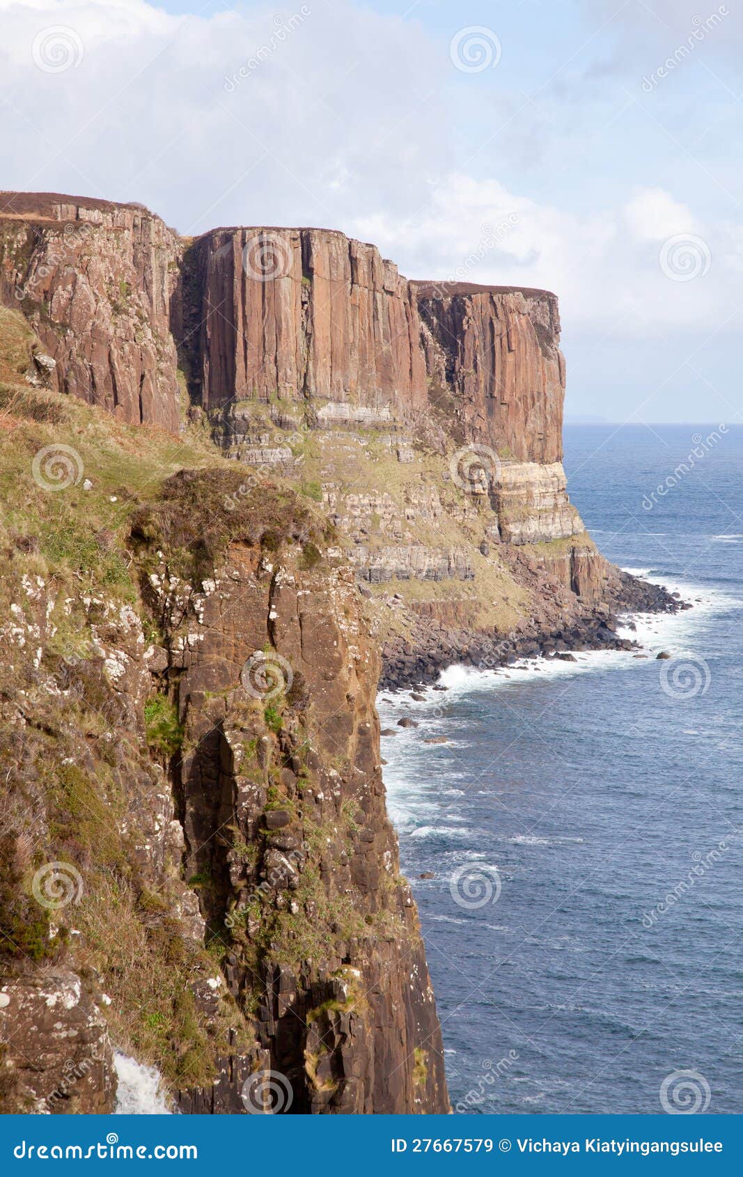 Kilt Rock Cliff stock image. Image of blue, scottish - 27667579