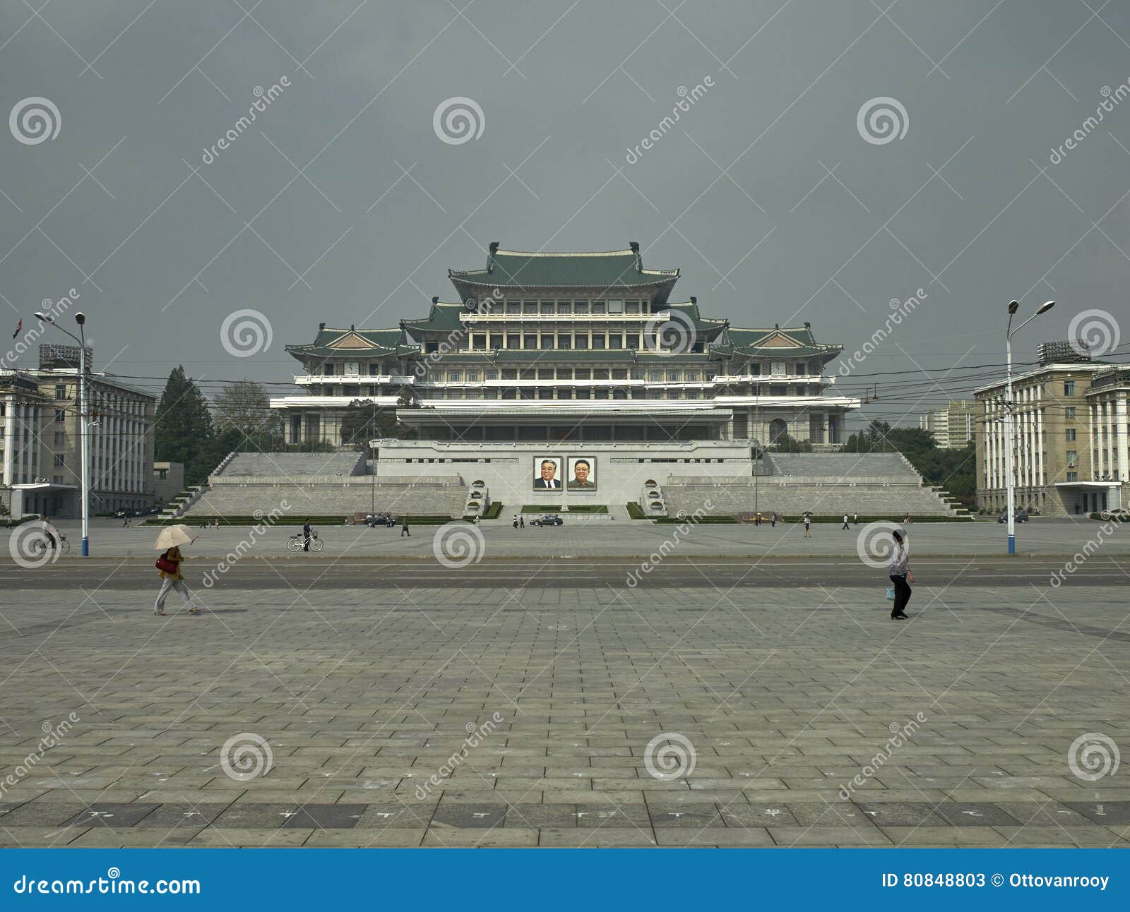 Kim Il Sung Square Em Pyongyang, Coreia Do Norte Foto de Stock ...