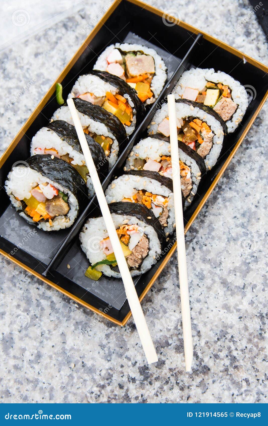 Kimbap Ou Sushi Coreano Sul Imagem de Stock - Imagem de verde, rolos ...
