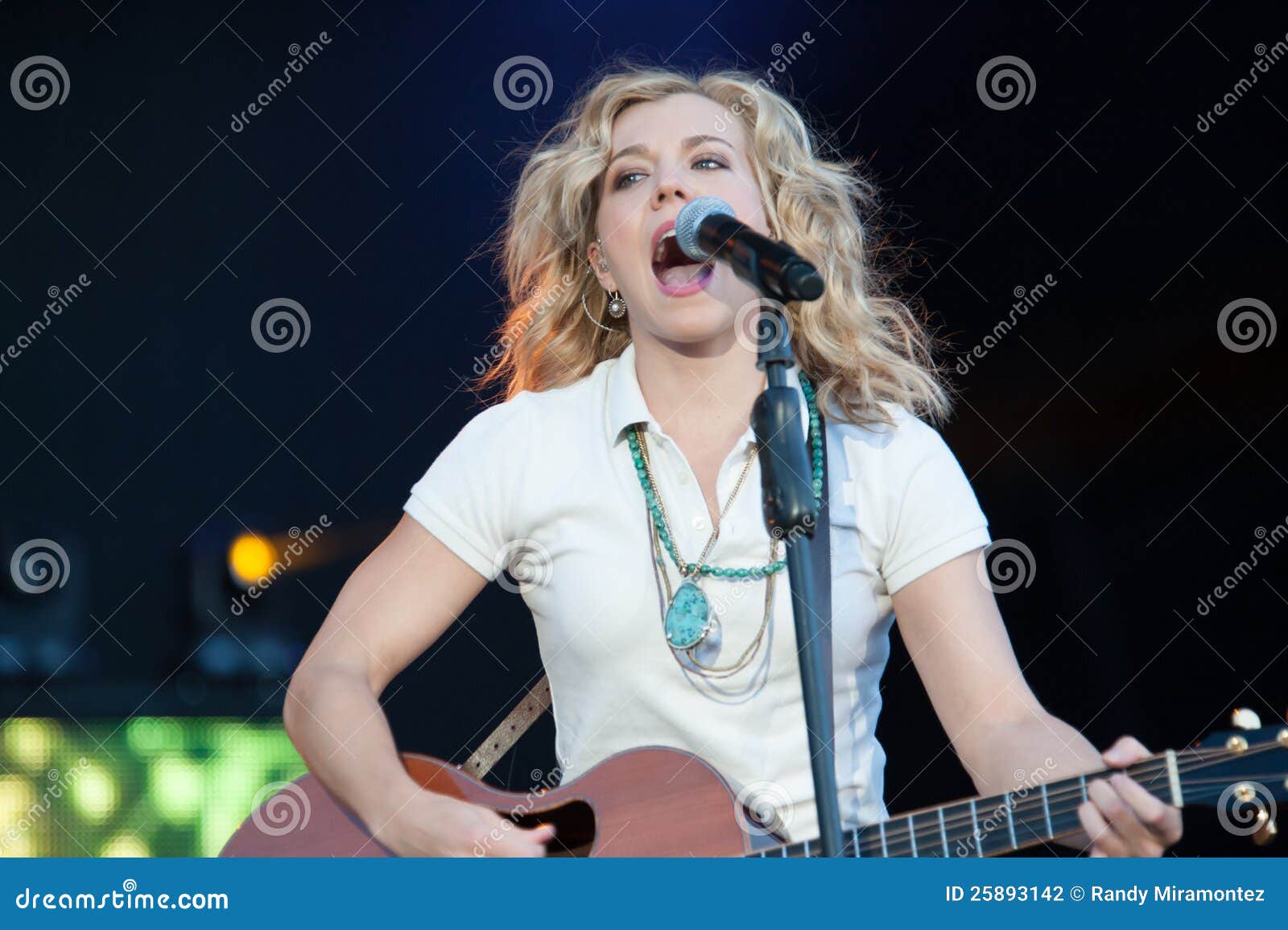 Kimberly Perry editorial photography. Image of performer - 25893142