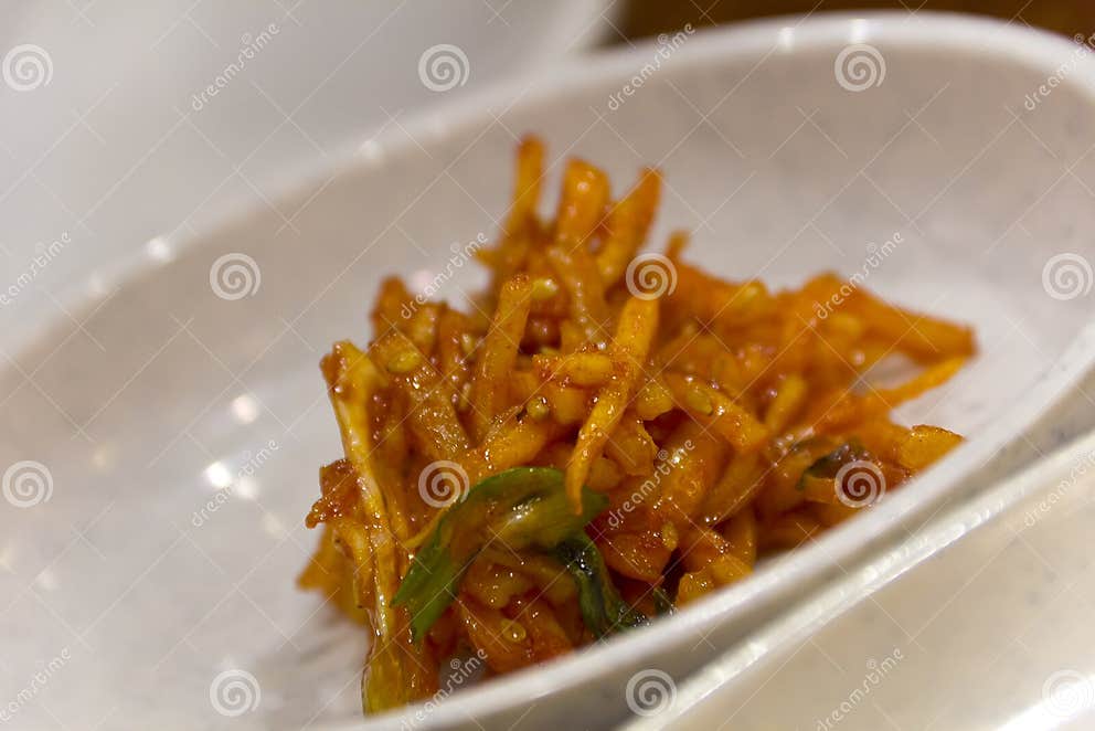 Kimchi Coreano SaengChae Do Rabanete Foto de Stock - Imagem de ...