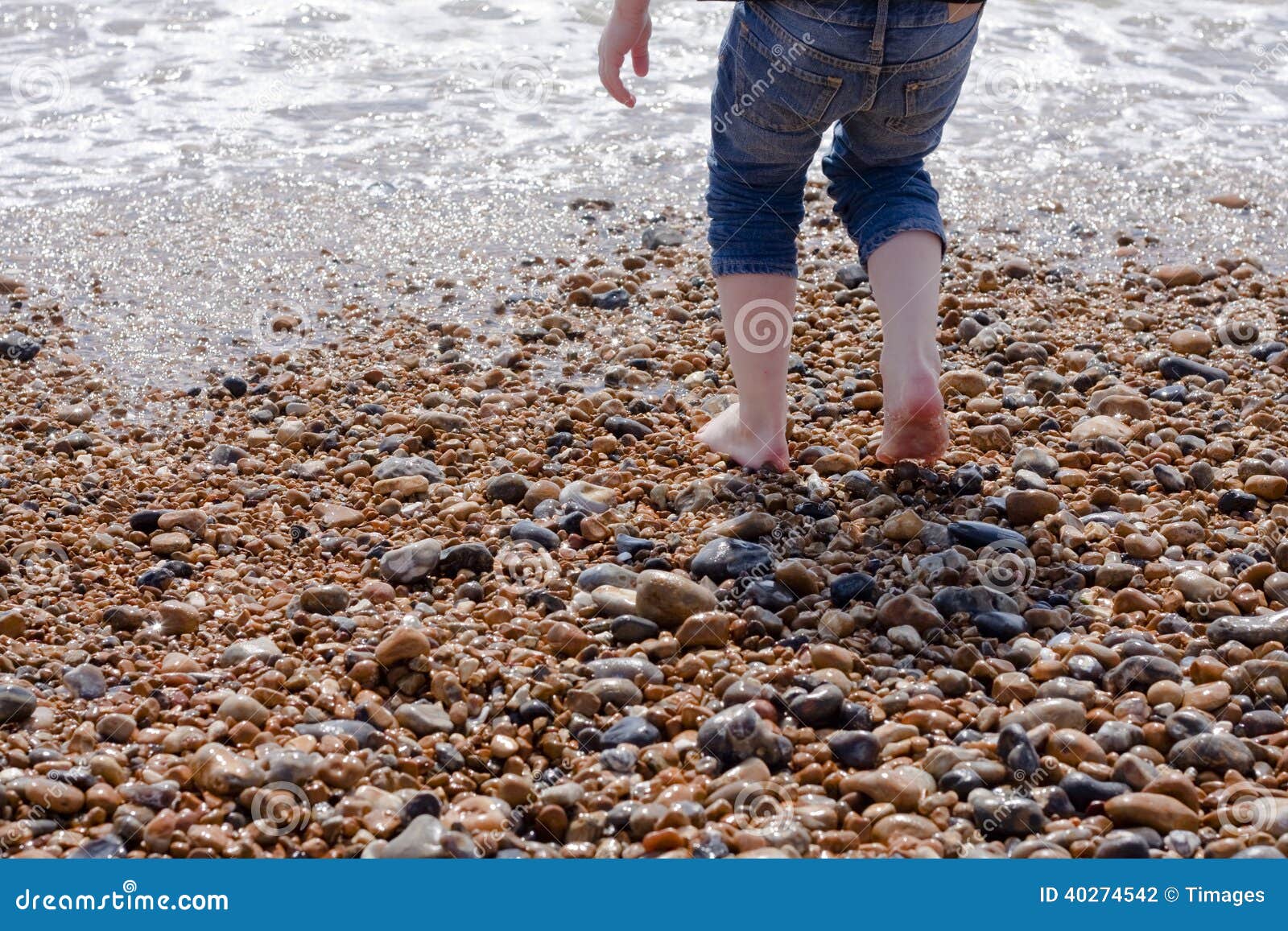 Kind, Das Auf Strand Spielt Stockfoto - Bild von spielen, jung: 40274542