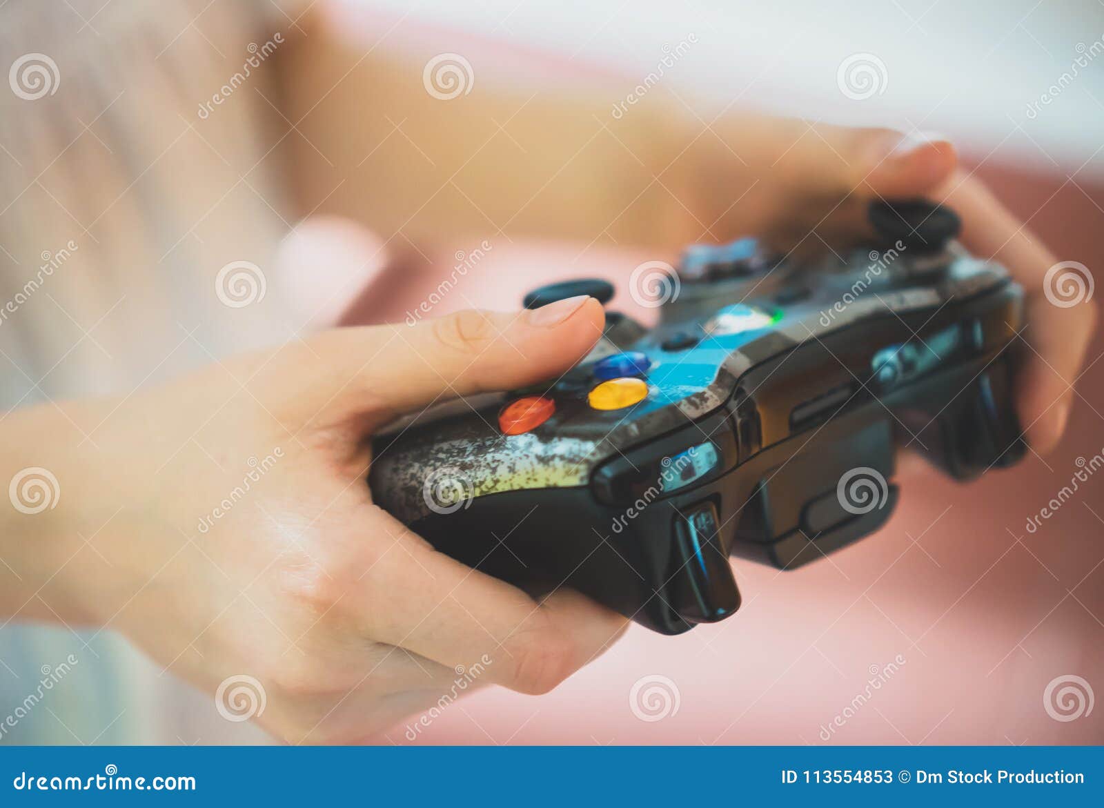 Kind, Das Computerspiele Spielt Stockbild - Bild von finger, hände ...