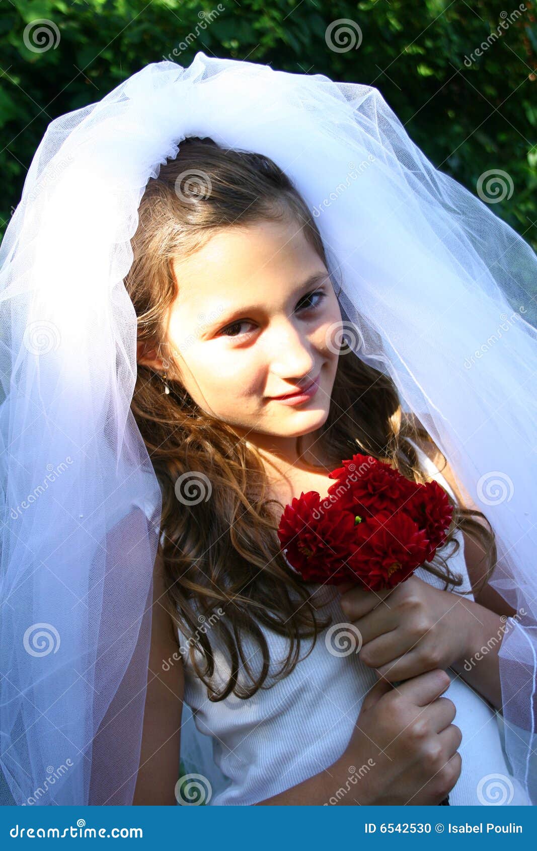 Kind, Das Oben Als Braut Ankleidet Stockfoto - Bild von spielen ...