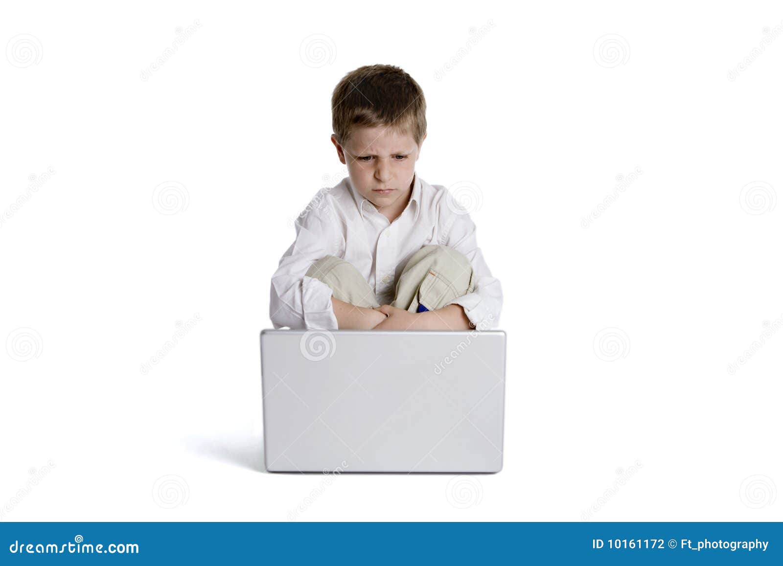 Kind, Das Vor Einer Laptop-Computer Sitzt Stockfoto - Bild von lustig ...