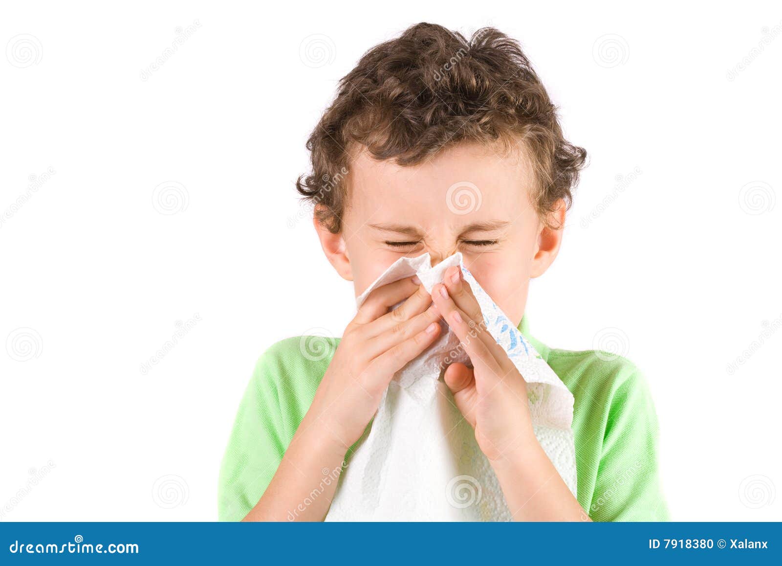 Kind dat zijn neus afveegt stock foto. Image of menselijk - 7918380