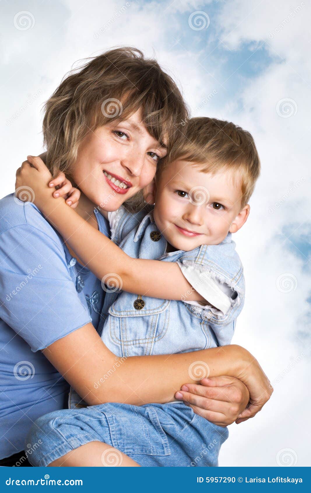 Kind en zijn moeder stock foto. Image of kinderjaren, geluk - 5957290