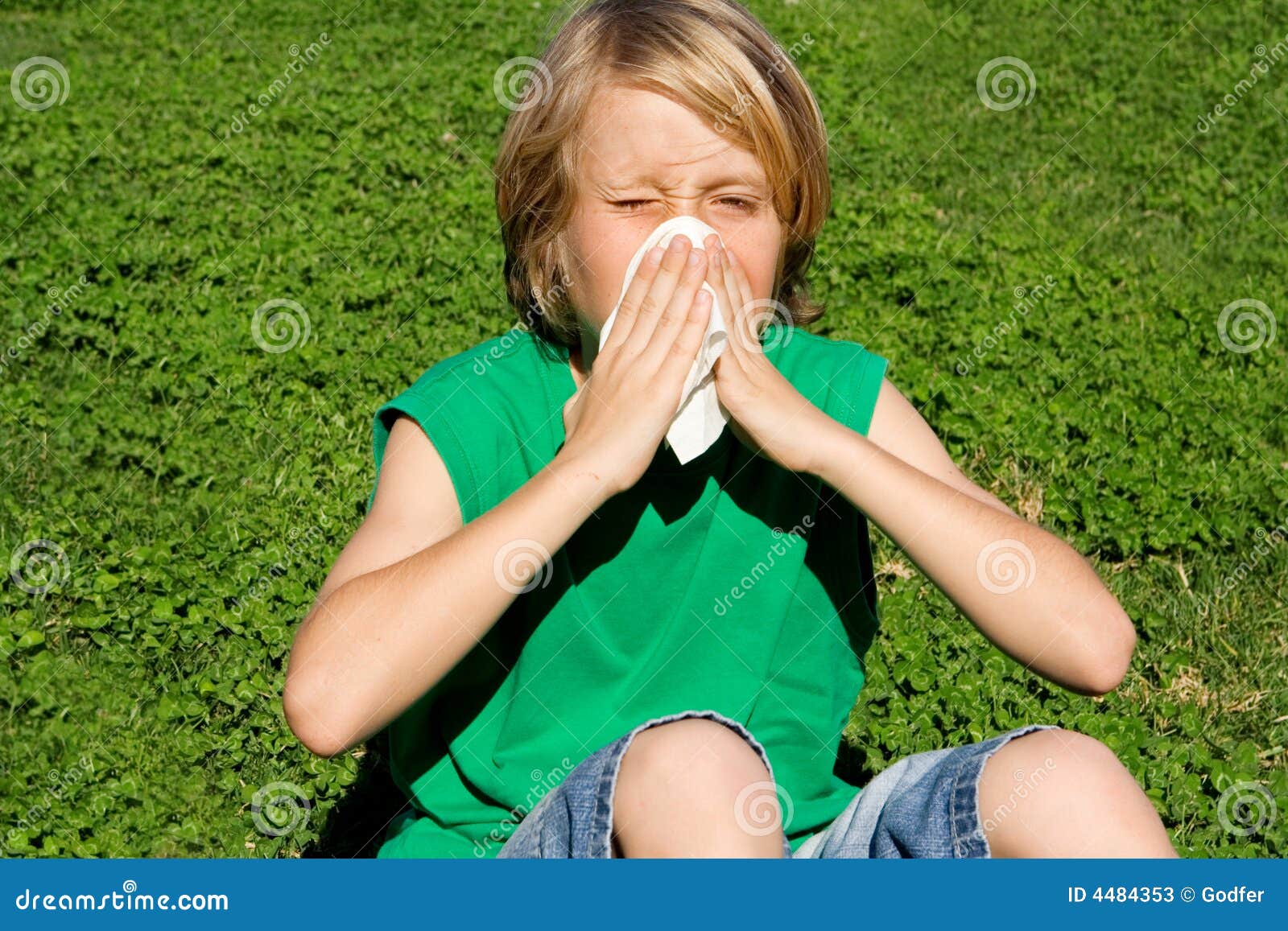 Kind Met Allergie Blazende Neus Stock Afbeelding - Image of koude ...