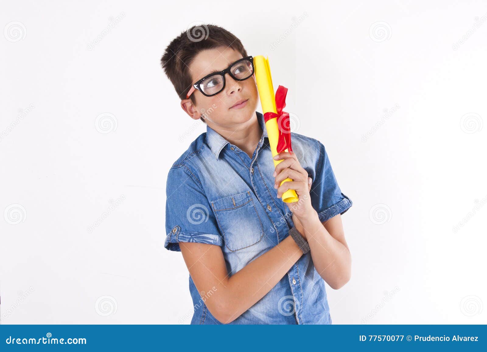 Kind met een diploma stock afbeelding. Image of studenten - 77570077