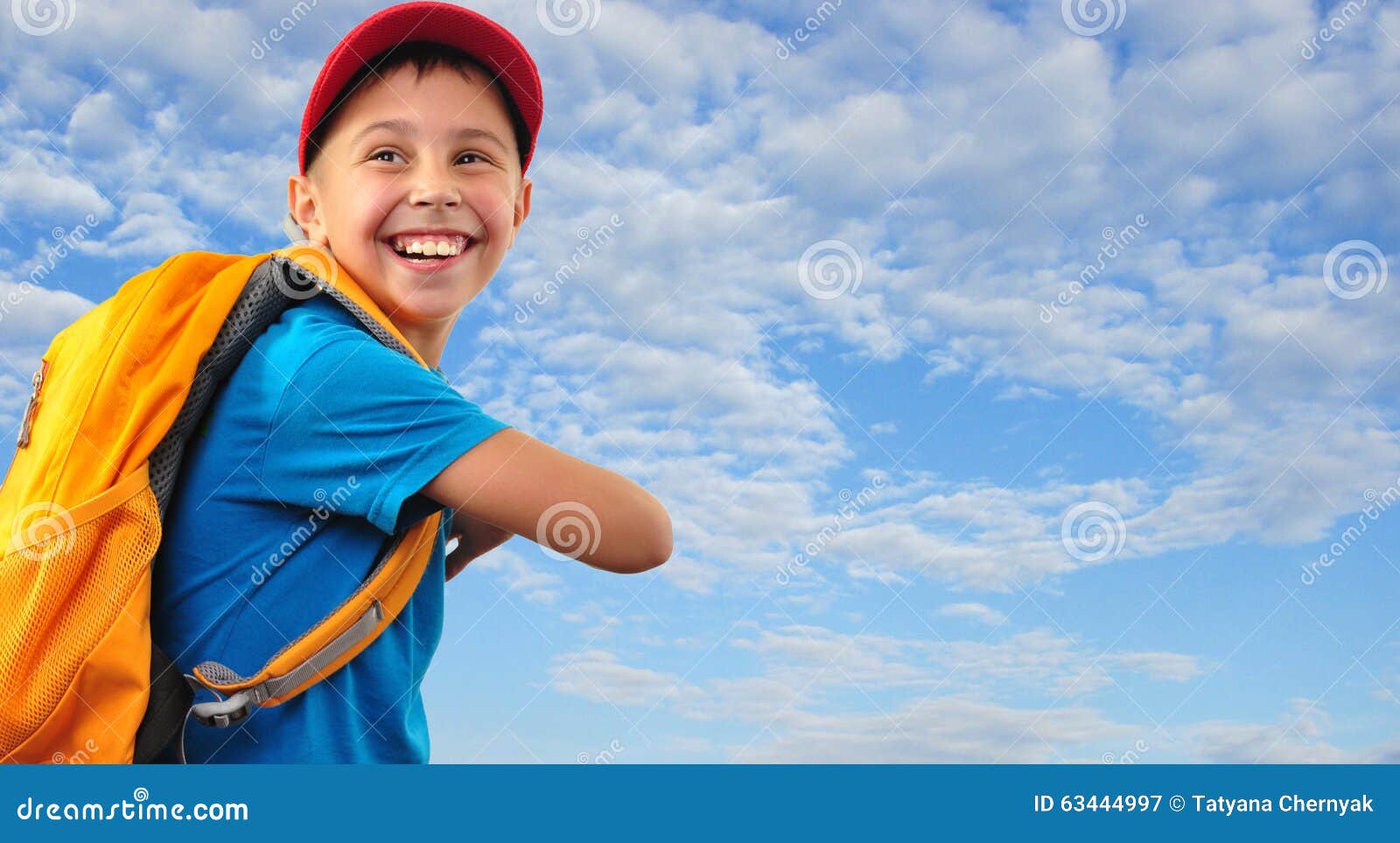 Kind mit mit Rucksack stockbild. Bild von porträt, glücklich - 63444997