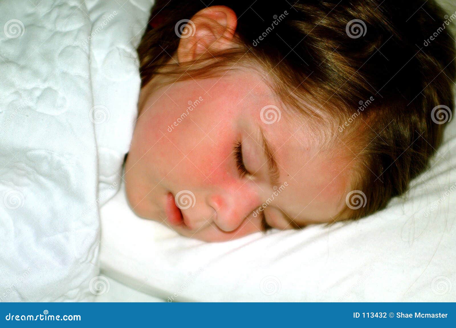 Kind-slapend Meisje stock foto. Image of kreuken, slaap - 113432