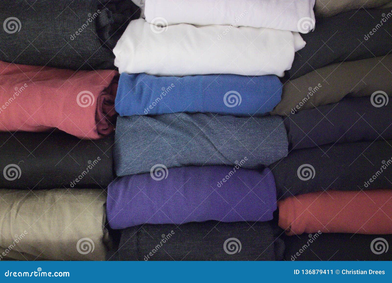 Kind of tidy editorial photo. Image of close, grass - 136879411