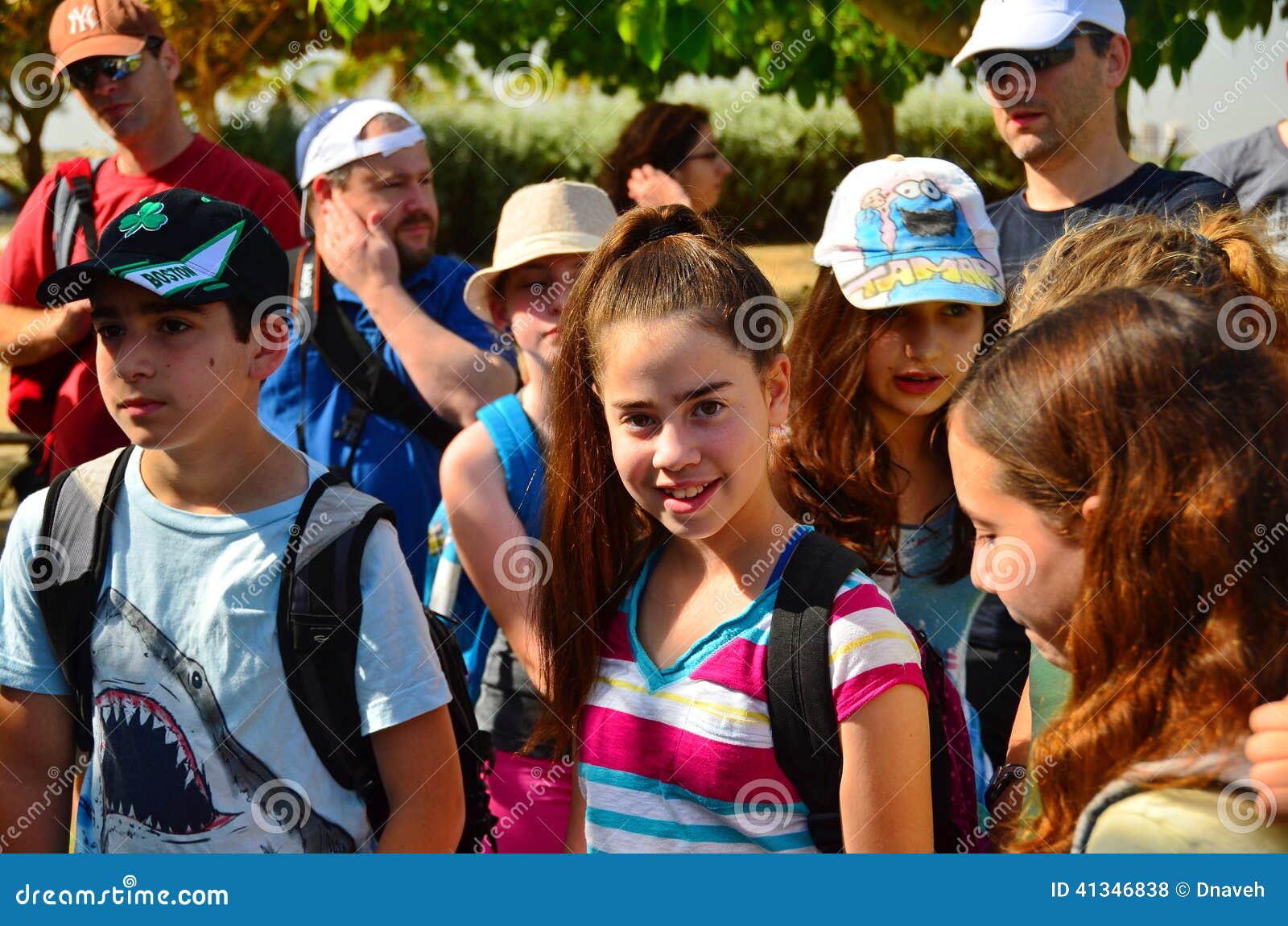Kinder auf einer Exkursion redaktionelles stockfoto. Bild von mädchen ...