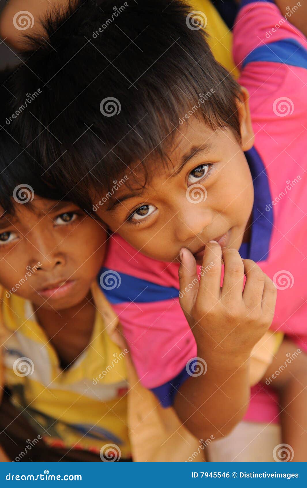 Kinder in der Armut stockfoto. Bild von zicklein, hunger - 7945546