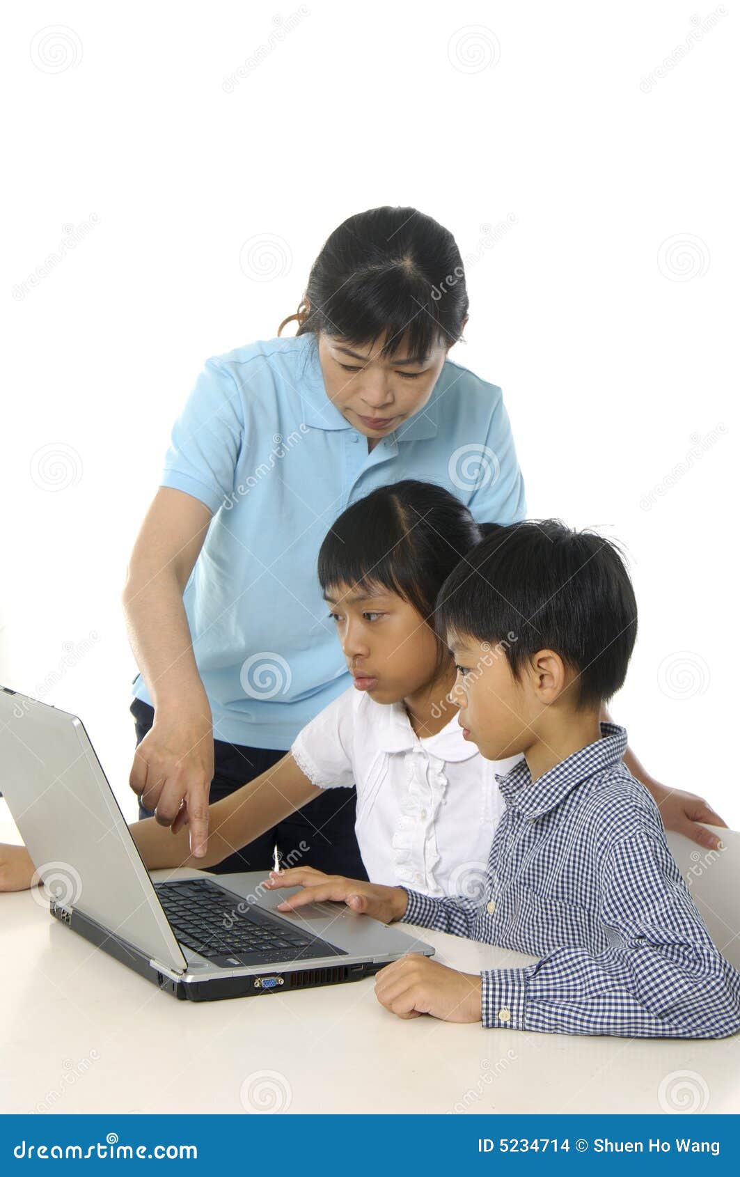 Kinder, Die Computer Spielen Stockfoto - Bild von japanisch, freude ...