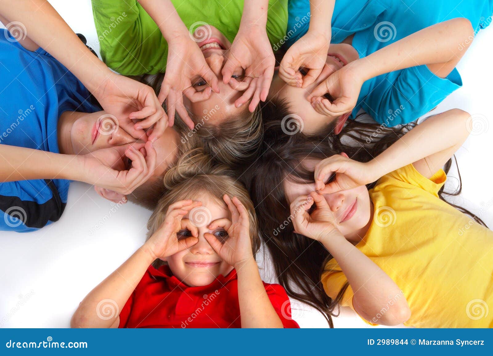 Kinder, die Spaß haben stockfoto. Bild von verrückt, freundlich - 2989844