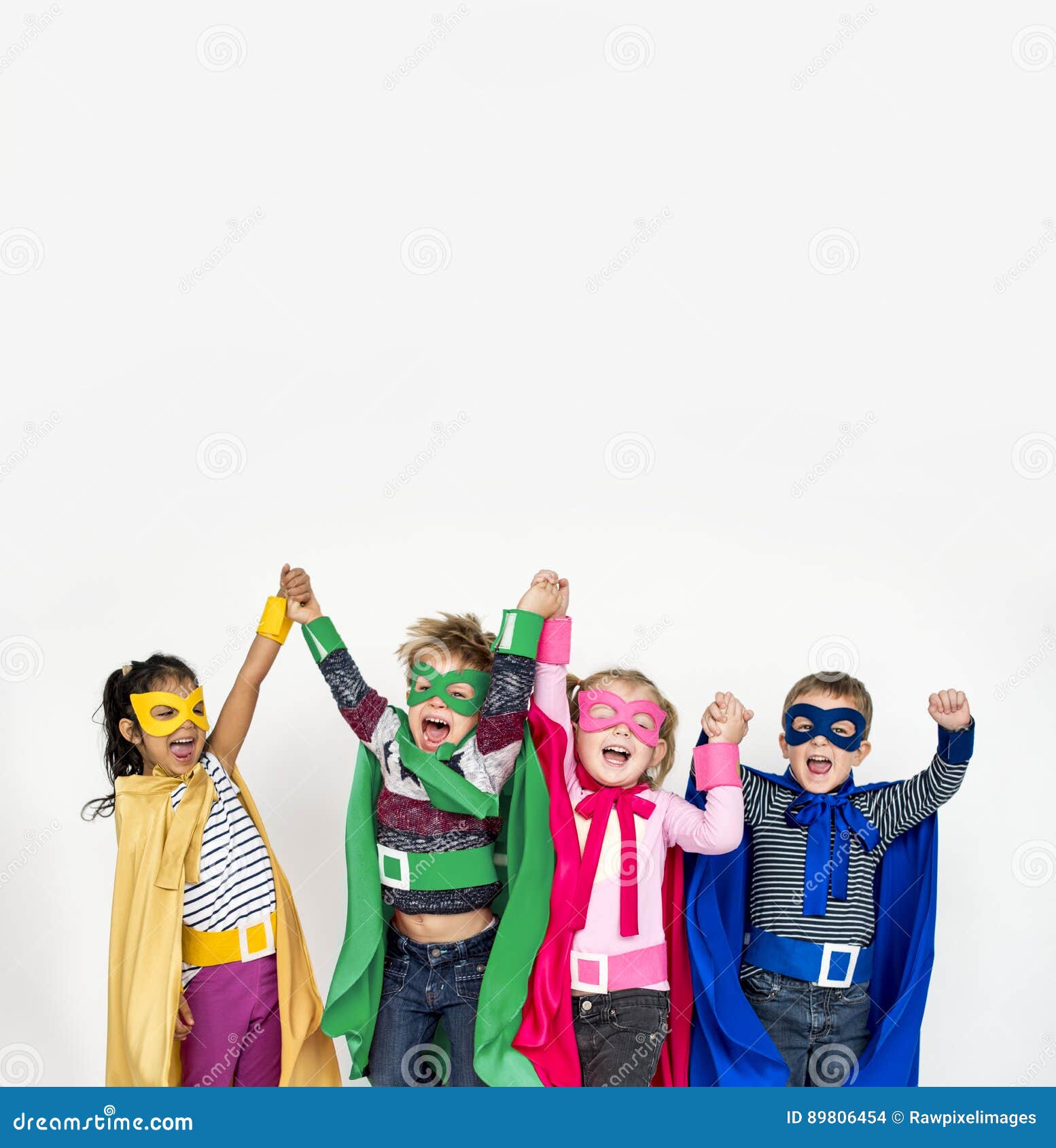 Kinder, Die Superheld-Kostüm Tragen Stockfoto - Bild von hintergrund ...