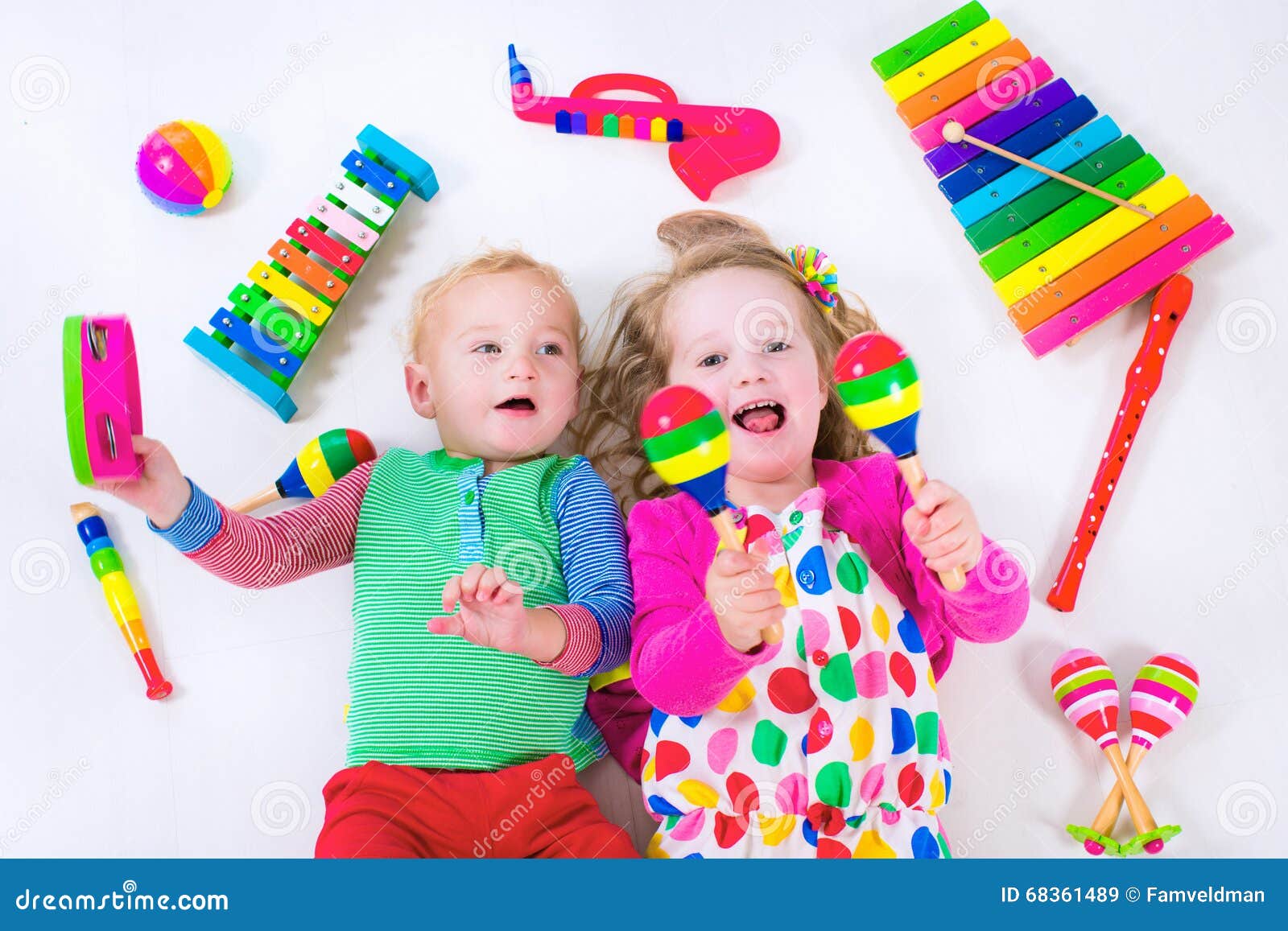 Kinder Mit Musikinstrumenten Stockbild - Bild von kindertagesstätte ...