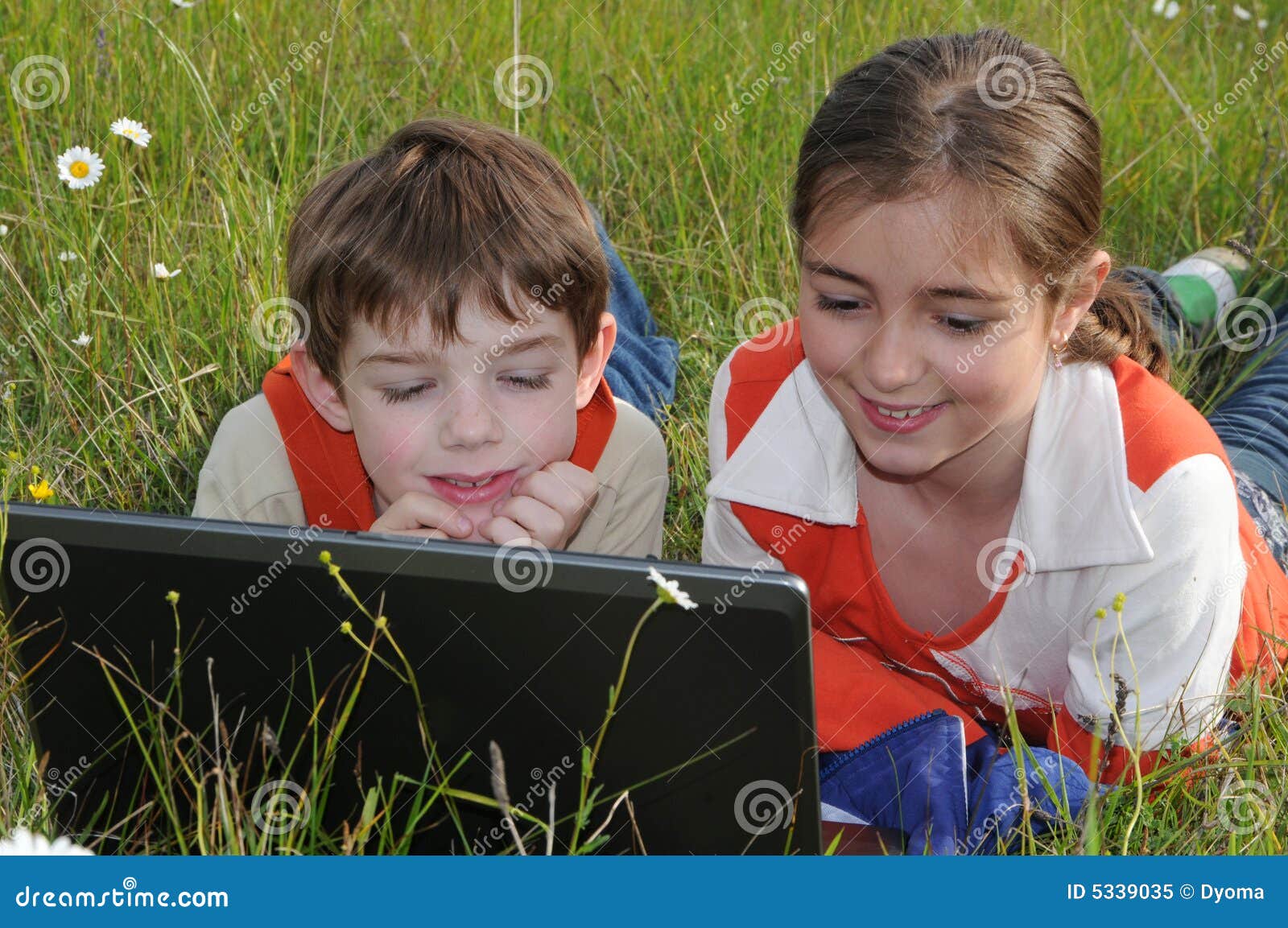 Kinder Und Computer Bild. Bild: 5339035
