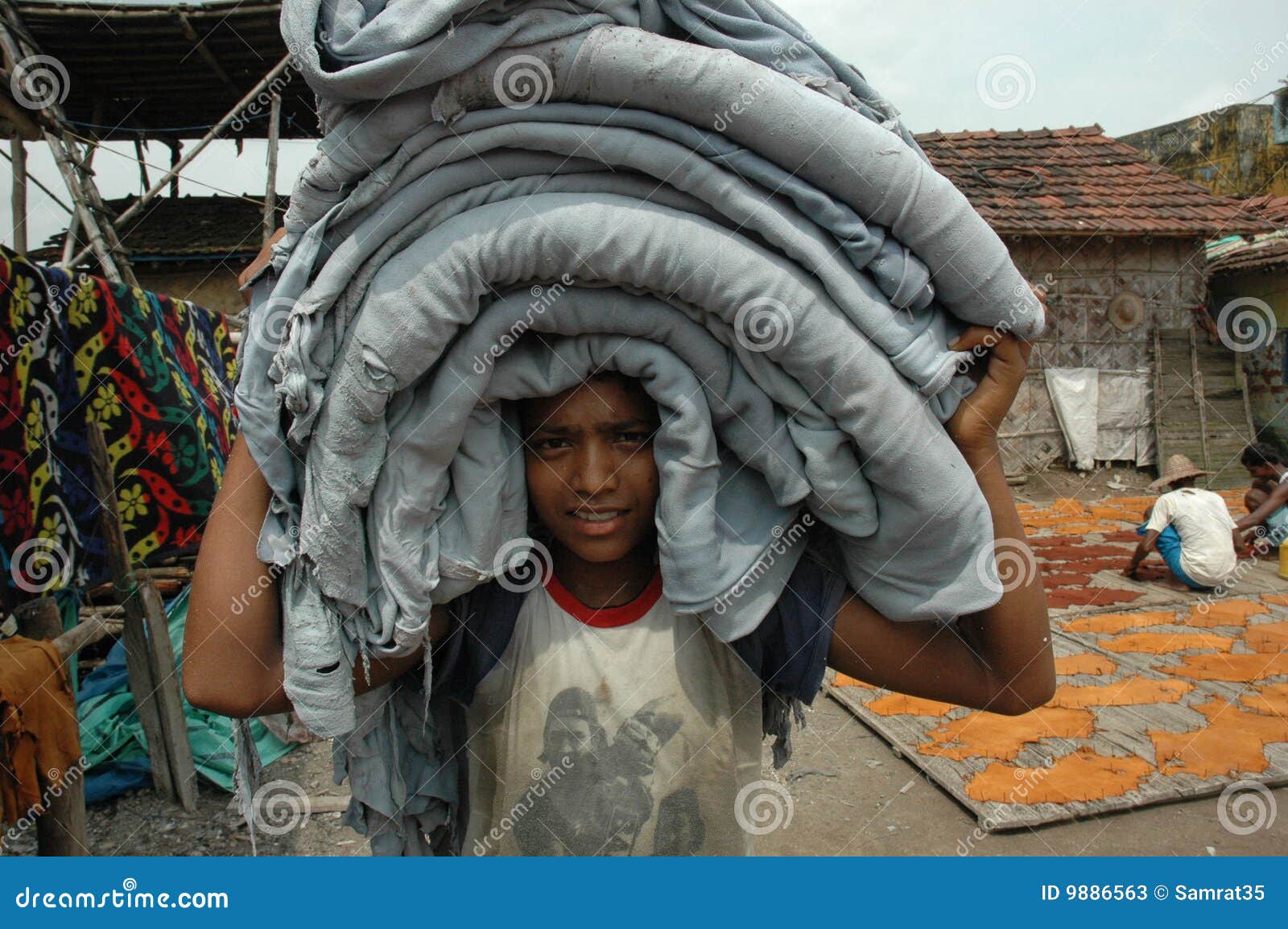 Kinderarbeit in Indien. redaktionelles stockfoto. Bild von zicklein ...