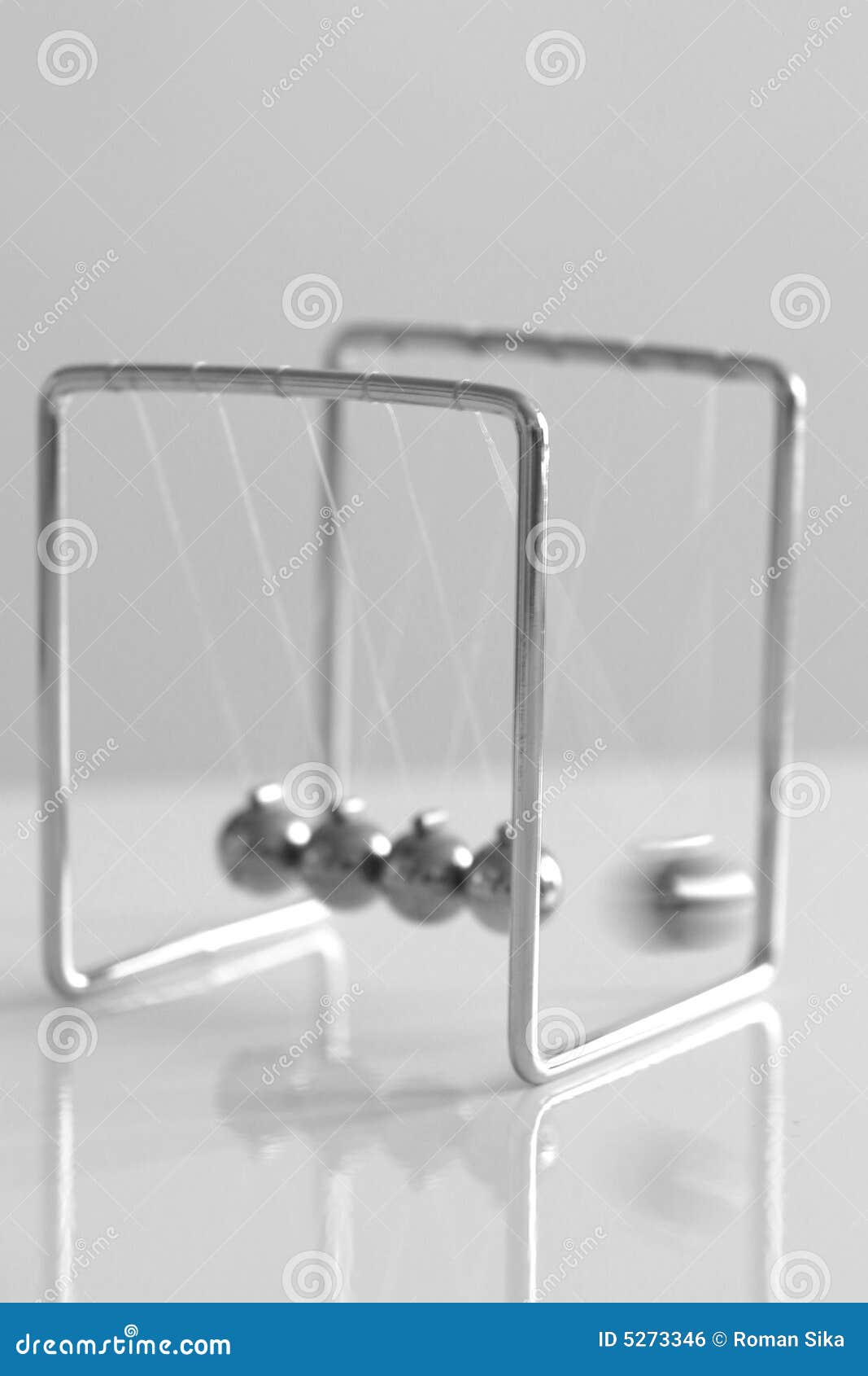 Kinetic pendulum stock photo. Image of clock, teamwork - 5273346