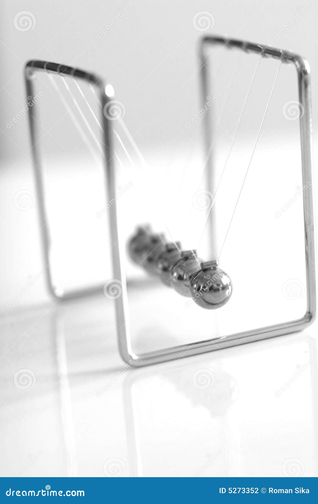 Kinetic pendulum stock photo. Image of metal, infinite - 5273352
