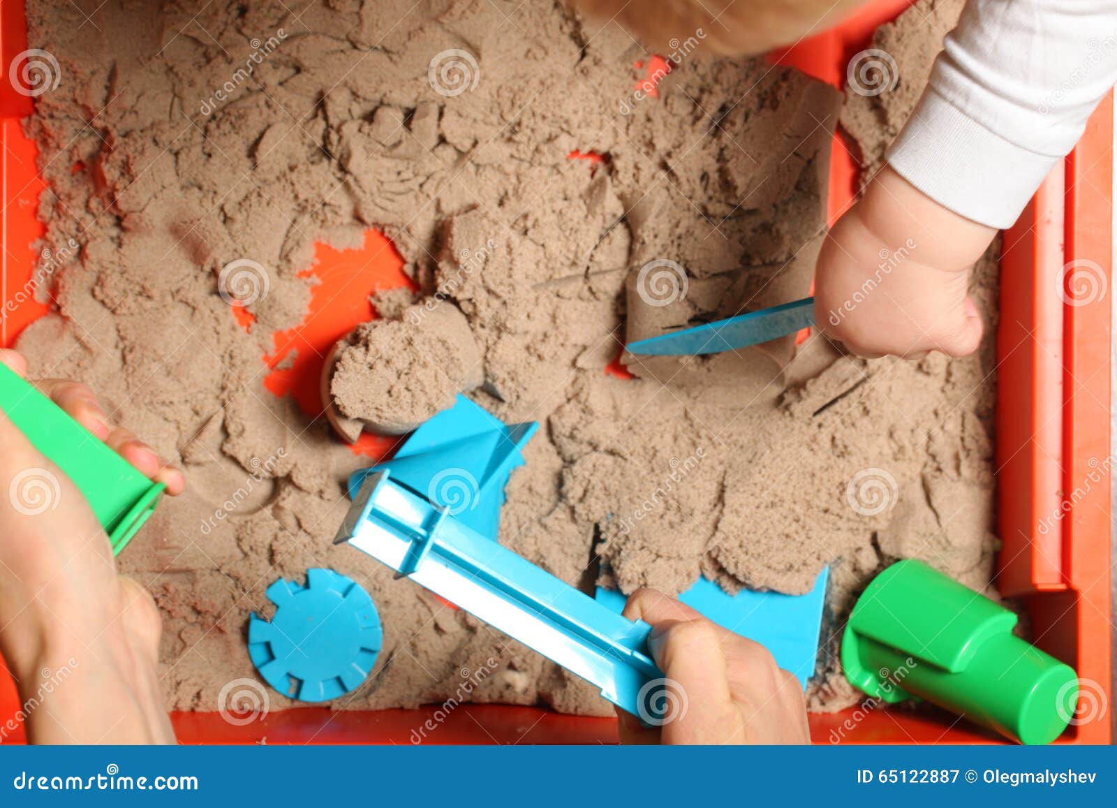 Kinetic sand play baby stock image. Image of child, childhood - 65122887