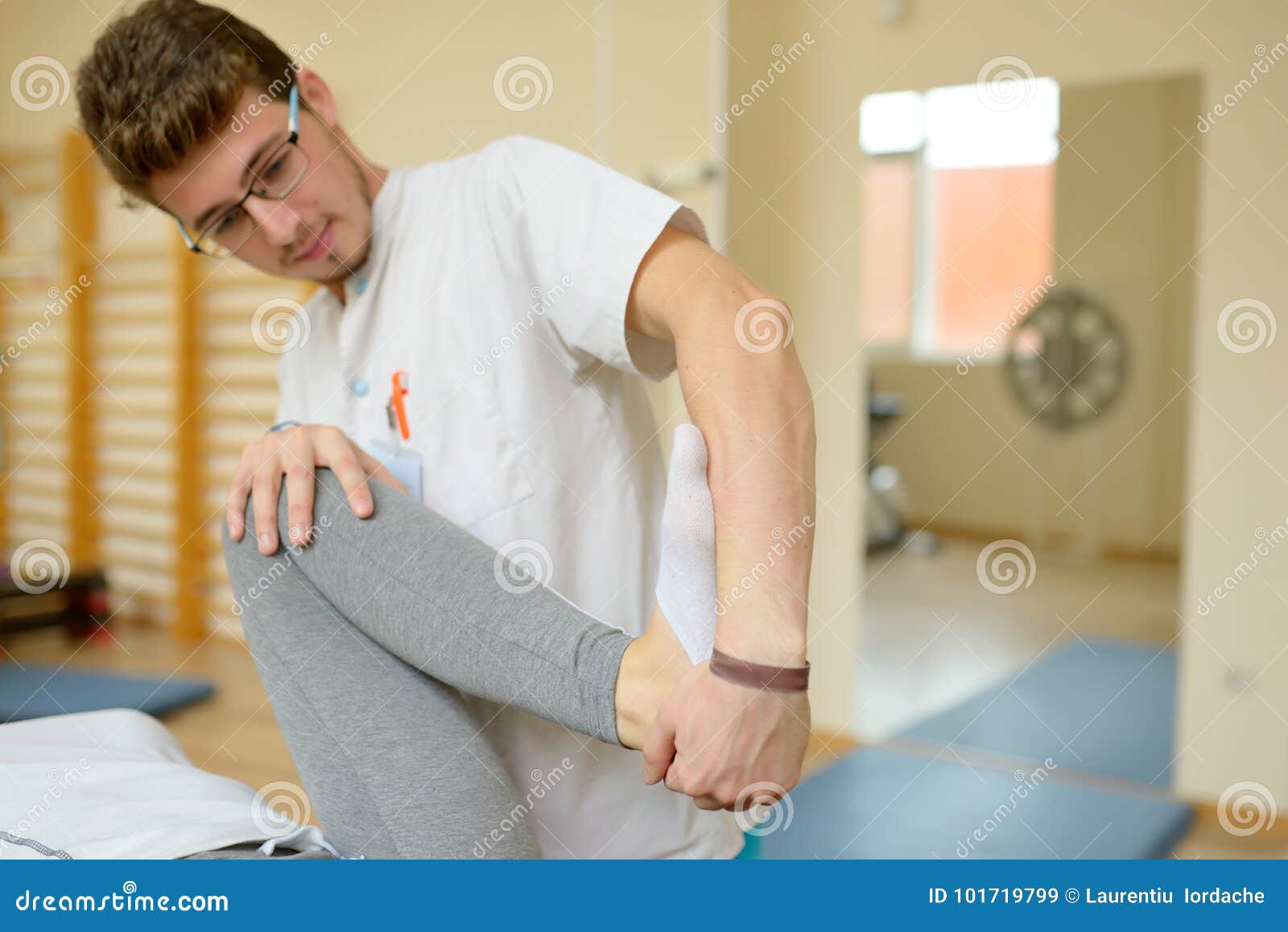 Kinetotherapy Fysiotherapeut Stock Afbeelding - Image of gezondheid ...