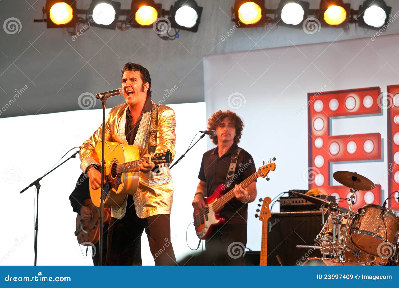 The King is Back editorial stock image. Image of entertainer - 23997409