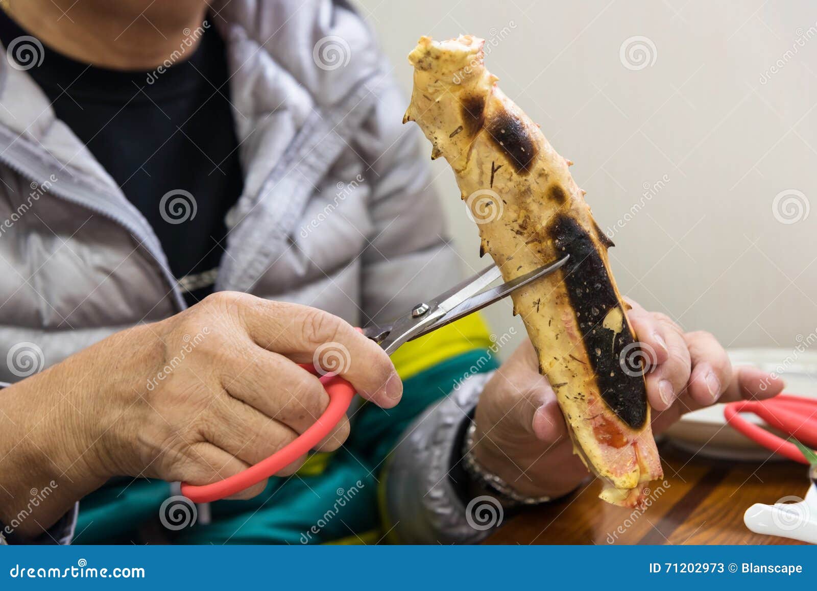 King Crab Leg Cut by Scissors Stock Image - Image of expensive, luxury ...